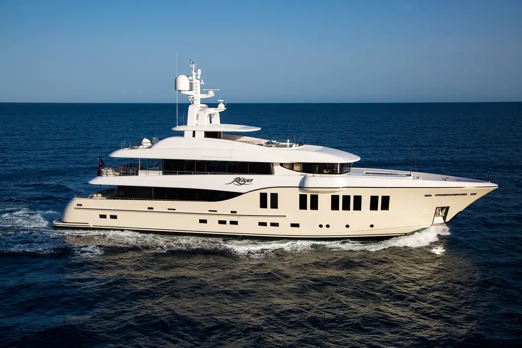 MUCHOS MAS Superyacht | Luxury Yacht for Sale | Burgess